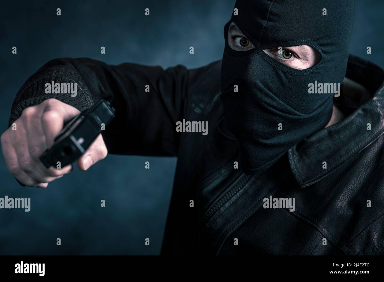 Scary pose hi-res stock photography and images - Alamy