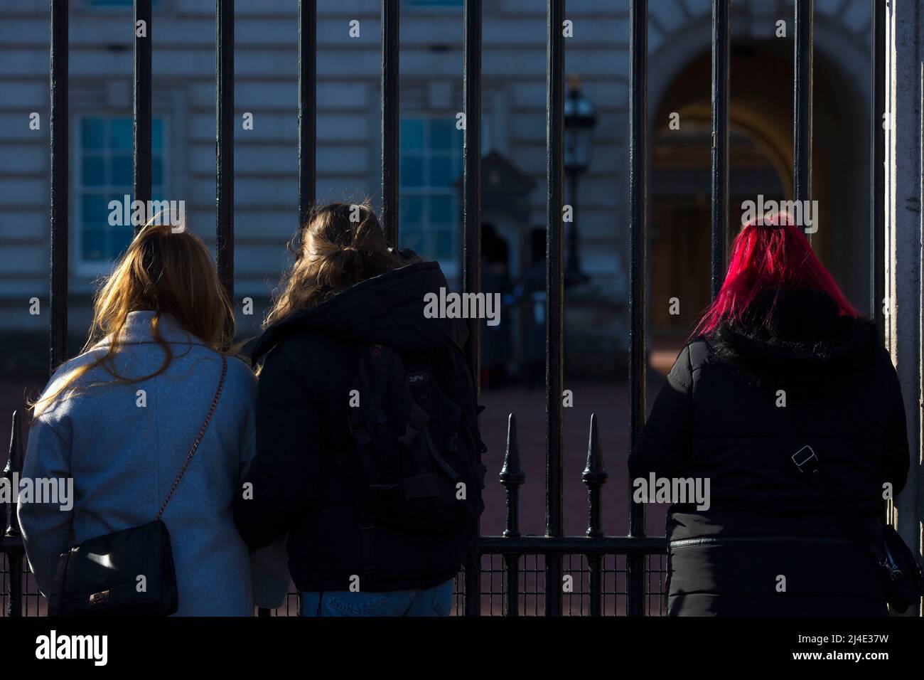 People gather outside Buckingham Palace in central London ahead of ...