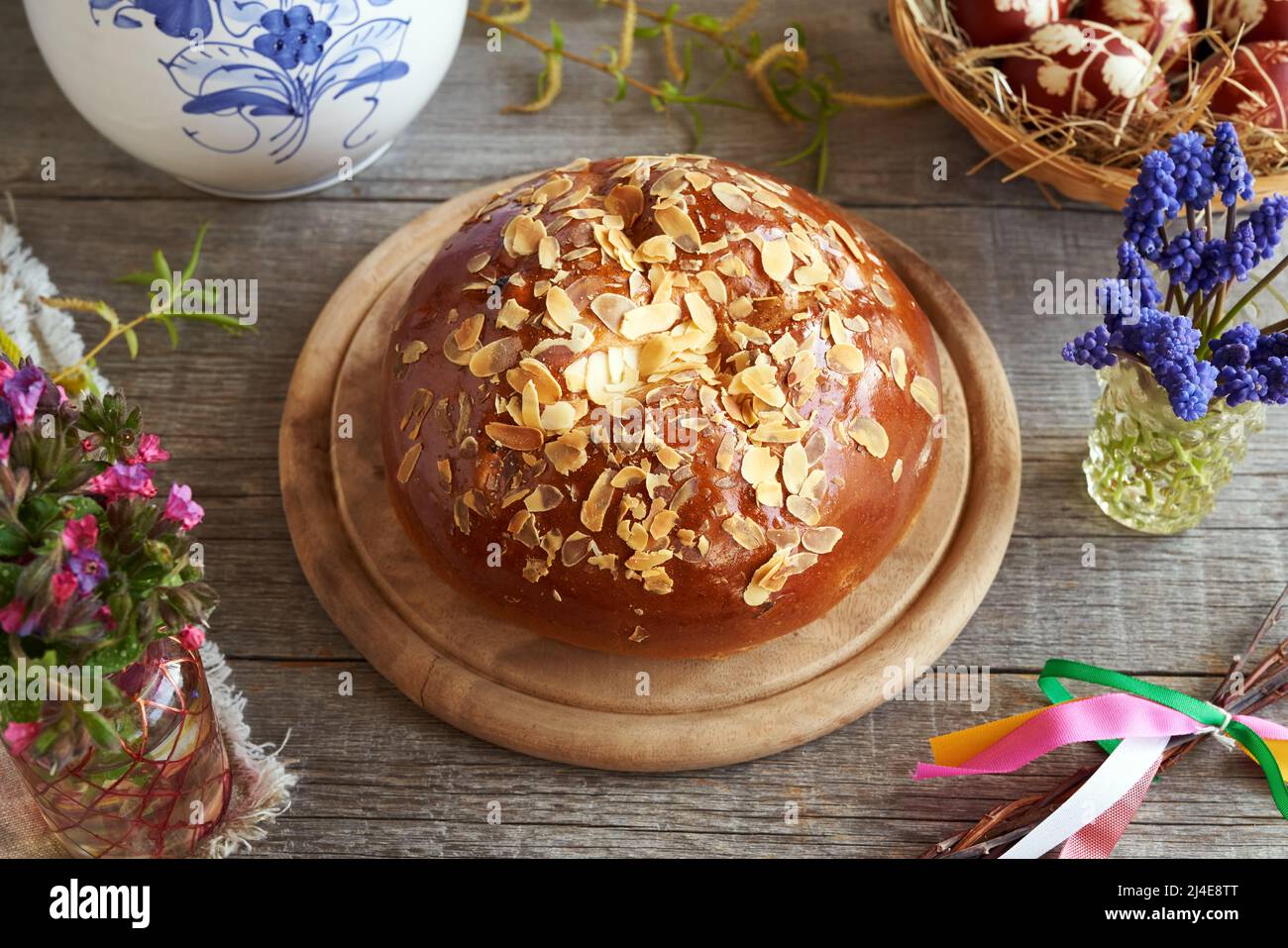 Mazanec - traditional Czech sweet Easter pastry, similar to hot cross ...