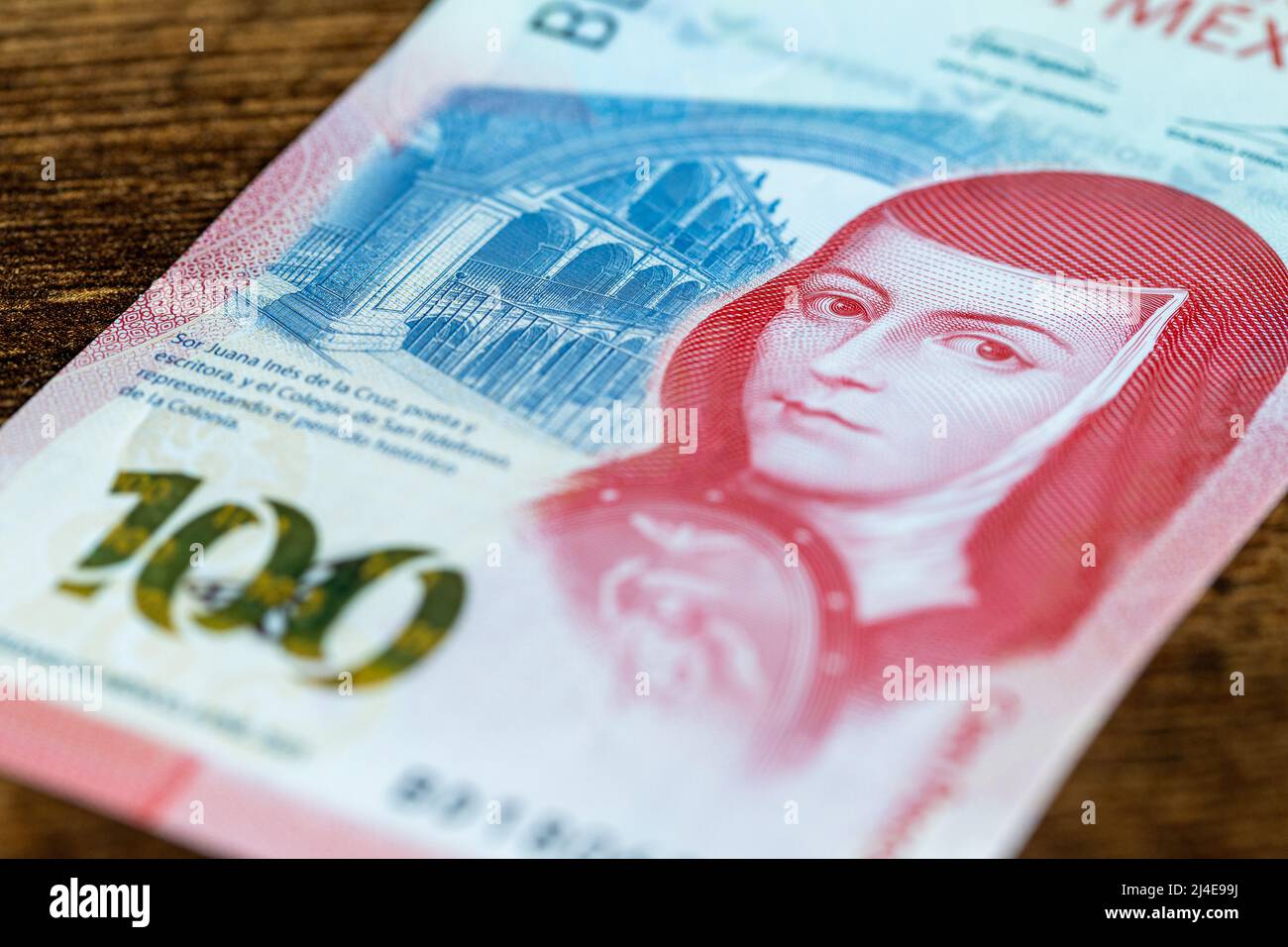 100 Mexican Pesos, Zoom in, the currency of Mexico Stock Photo - Alamy