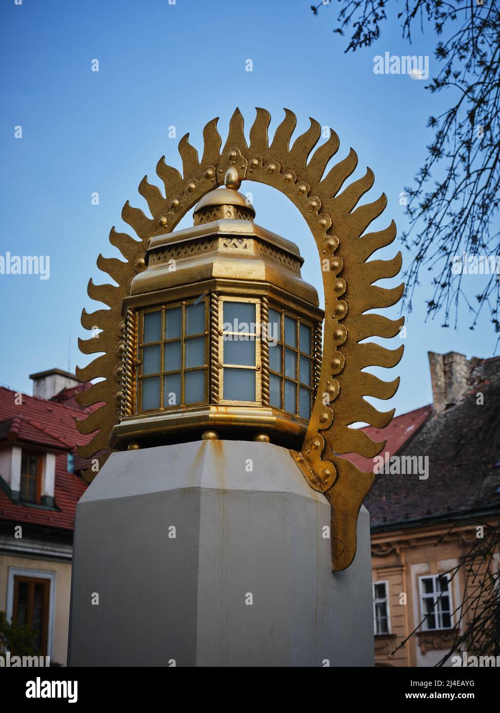 Golden street lamp hi-res stock photography and images - Alamy