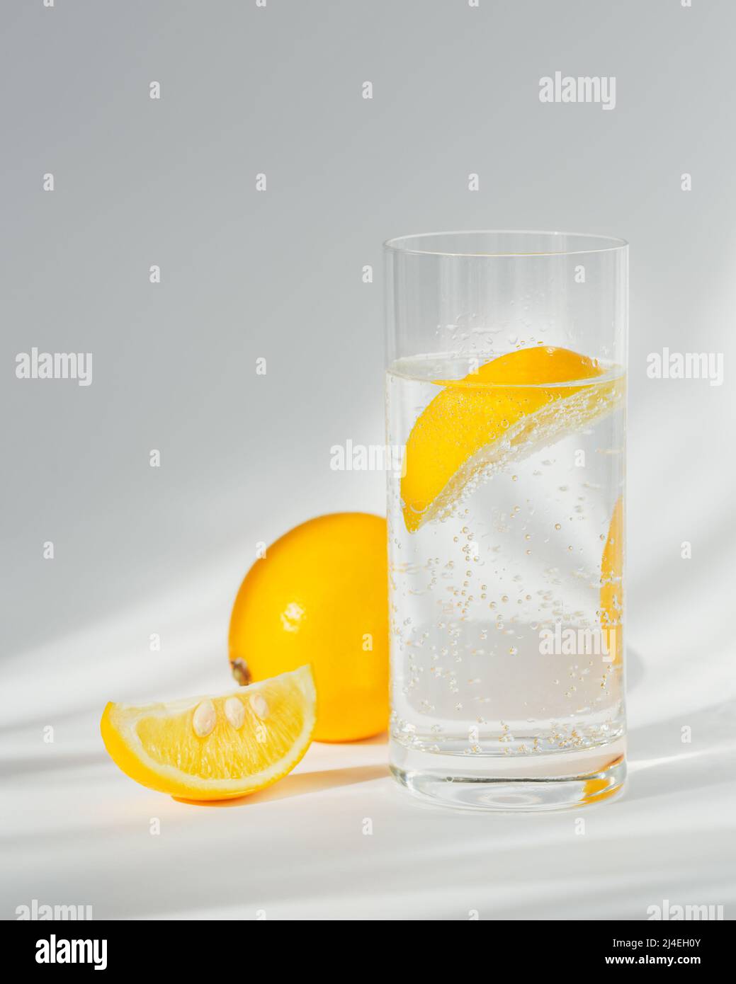 Glass of clean mineral sparkling water with ice and lemon Stock Photo - Alamy