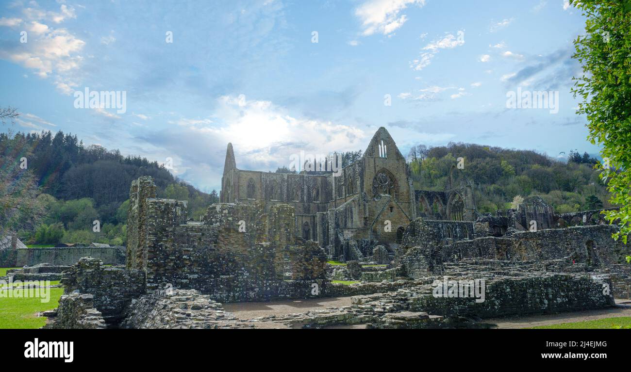 The sun dips behind Tintern Abbey, Monmouthshire, South Wales Stock ...