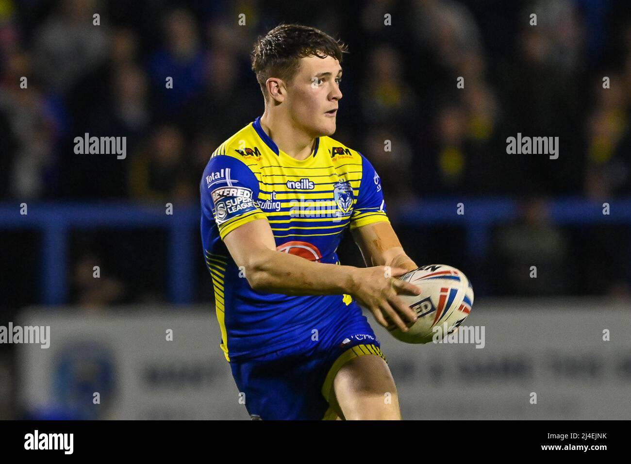 Josh Thewlis #22 of Warrington Wolves in action Stock Photo - Alamy