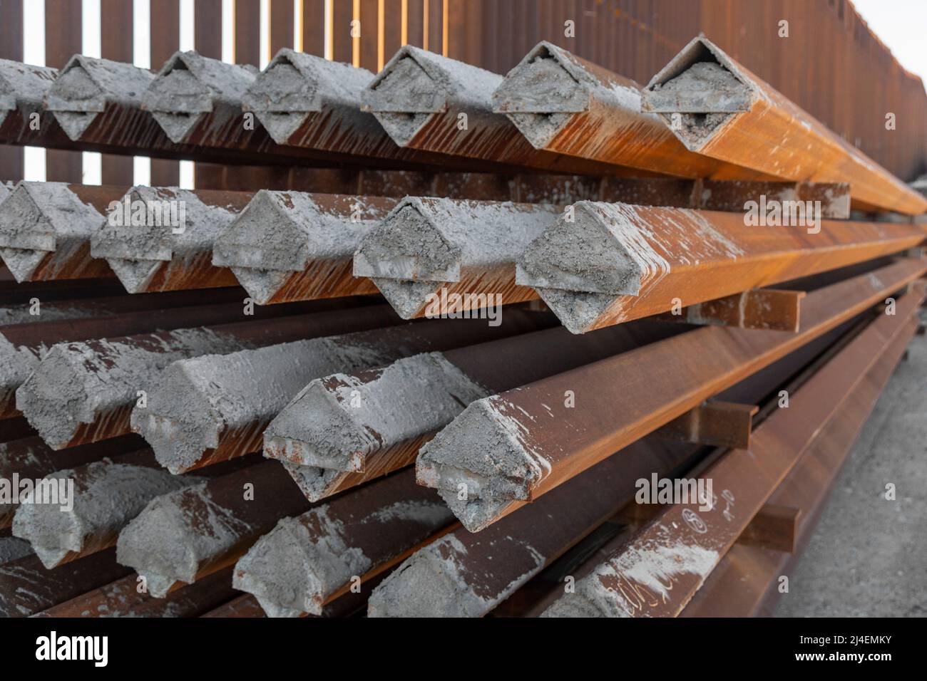 Border fence construction hi-res stock photography and images - Alamy