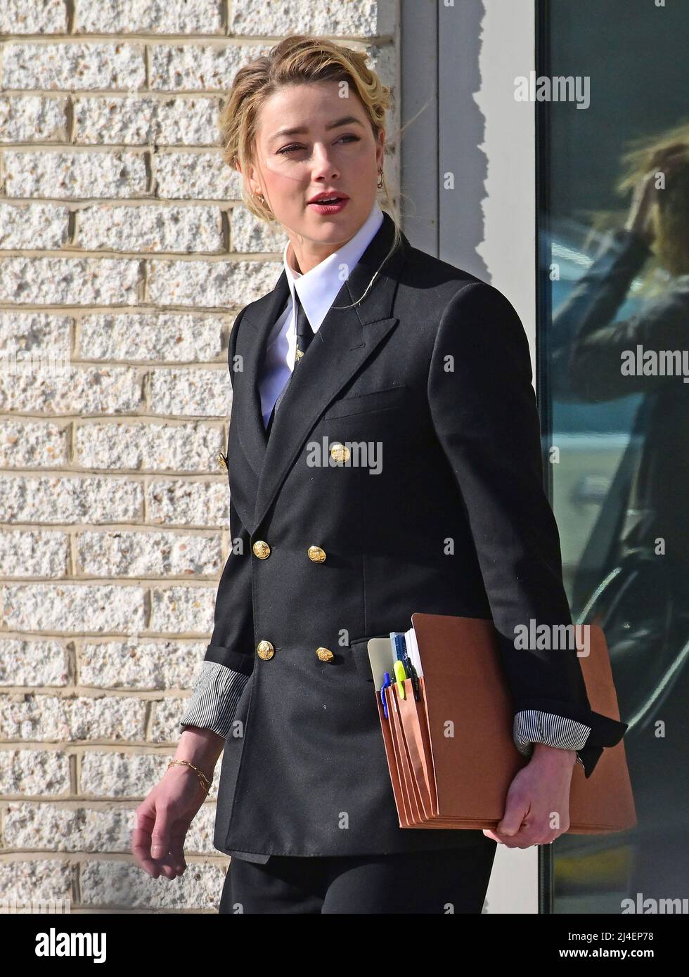 Fairfax, Vereinigte Staaten. 13th Apr, 2022. Amber Heard departs after ...