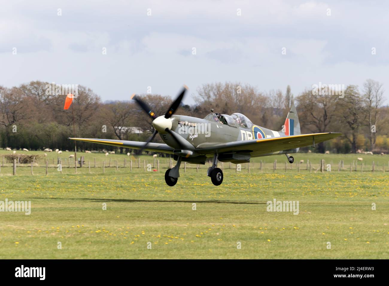 Spitfire scramble hi-res stock photography and images - Alamy