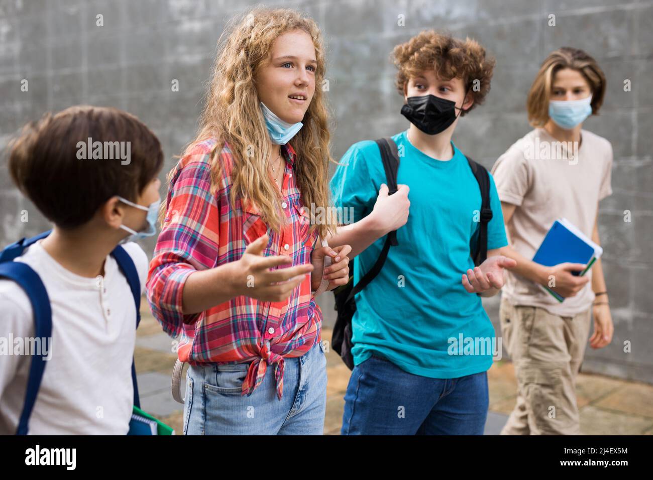 Schoolchildren in masks walking outside school building Stock Photo - Alamy