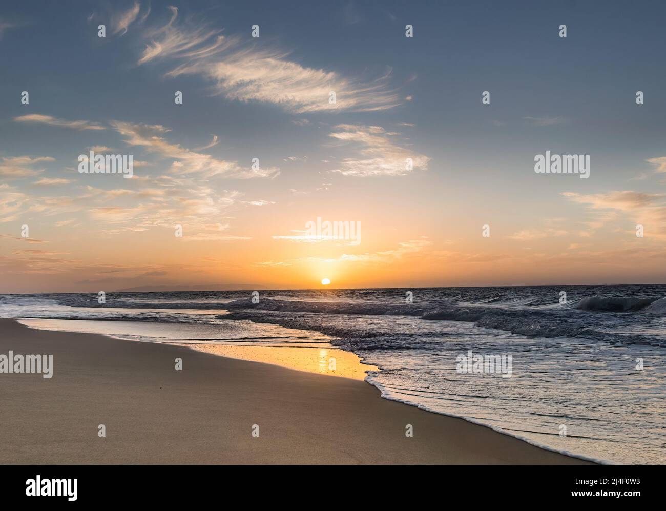 Deserted Polihale Beach Hawiian beach sunset Stock Photo - Alamy
