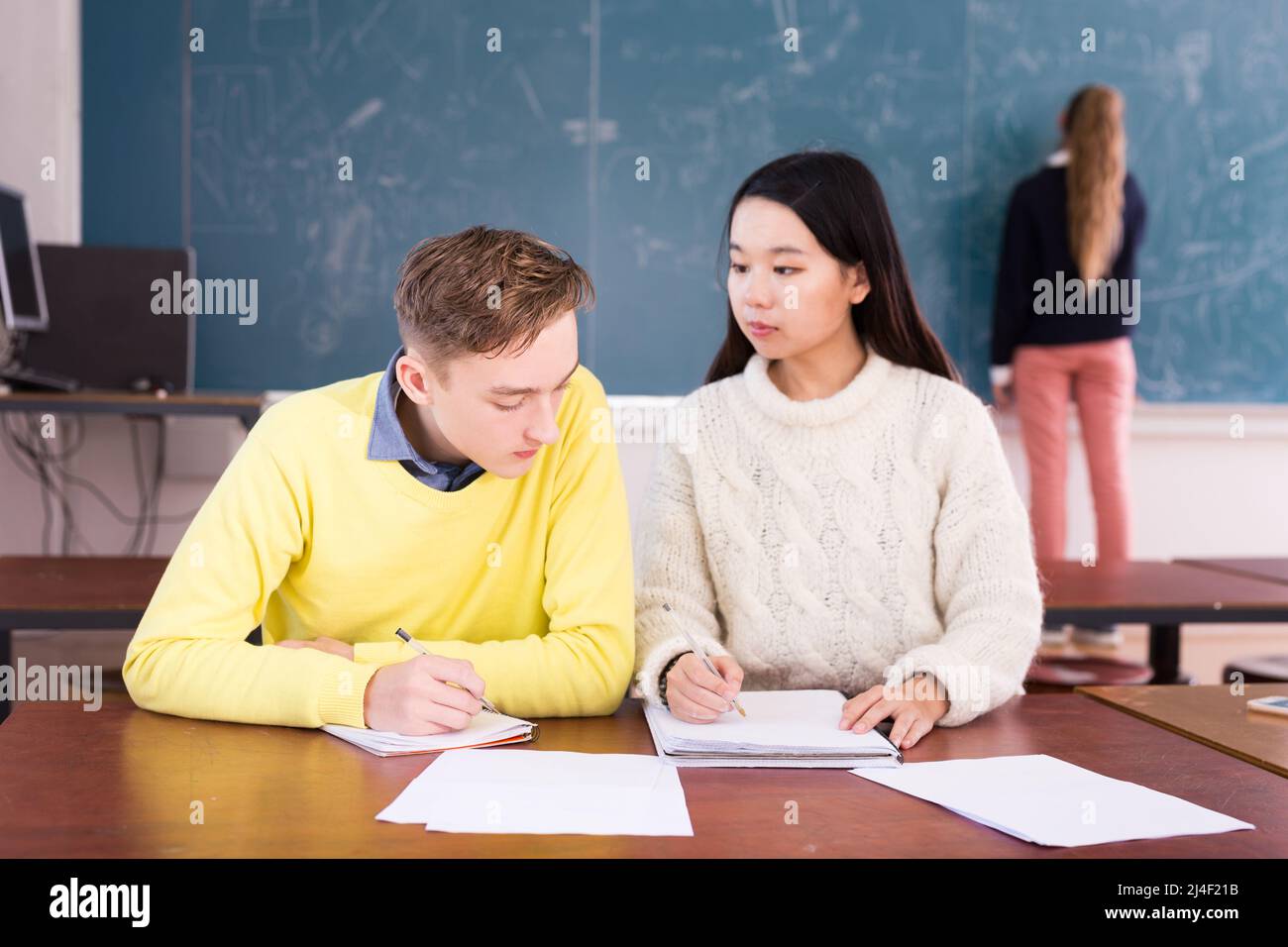 Two students preparing together for exam Stock Photo - Alamy