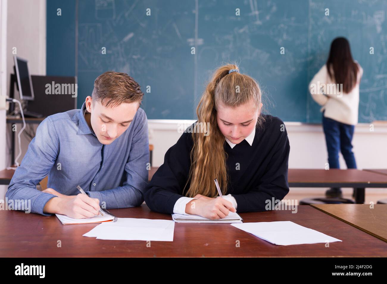 Two teens talking classroom hi-res stock photography and images - Alamy