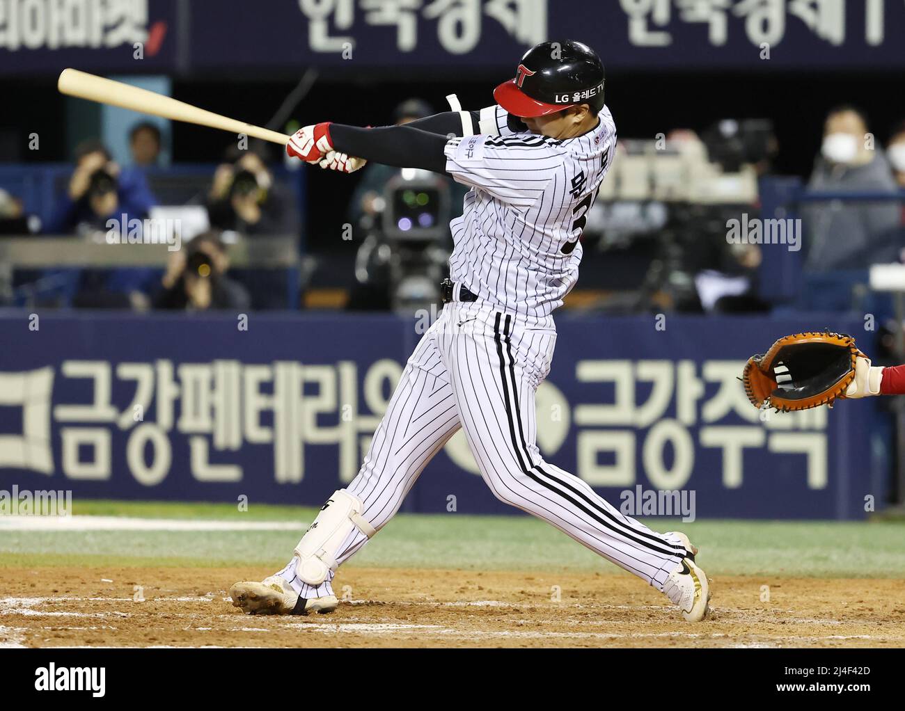 15th Apr, 2022. Baseball: LG Twins vs. SSG Landers Moon Bo-kyung of the ...