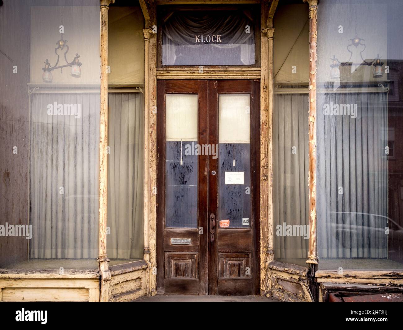 Abandoned storefront in a Pennsylvania town Stock Photo - Alamy