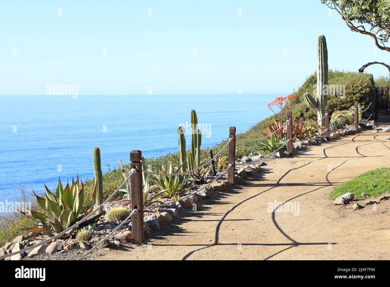 Cliff oceanside beach cliff oceanside hi-res stock photography and ...