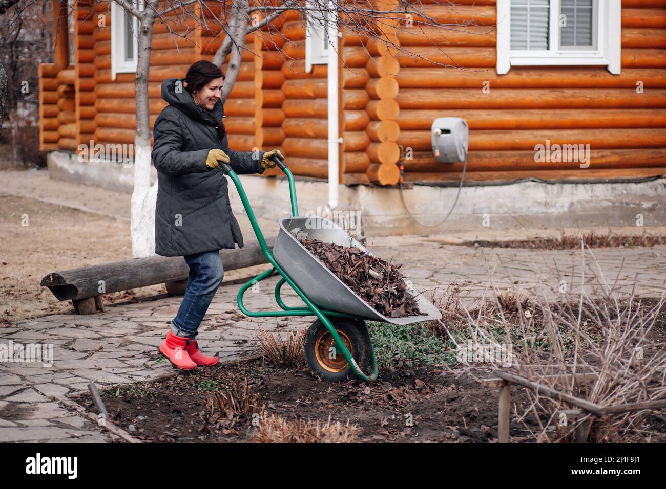 Applying mulch hi-res stock photography and images - Alamy
