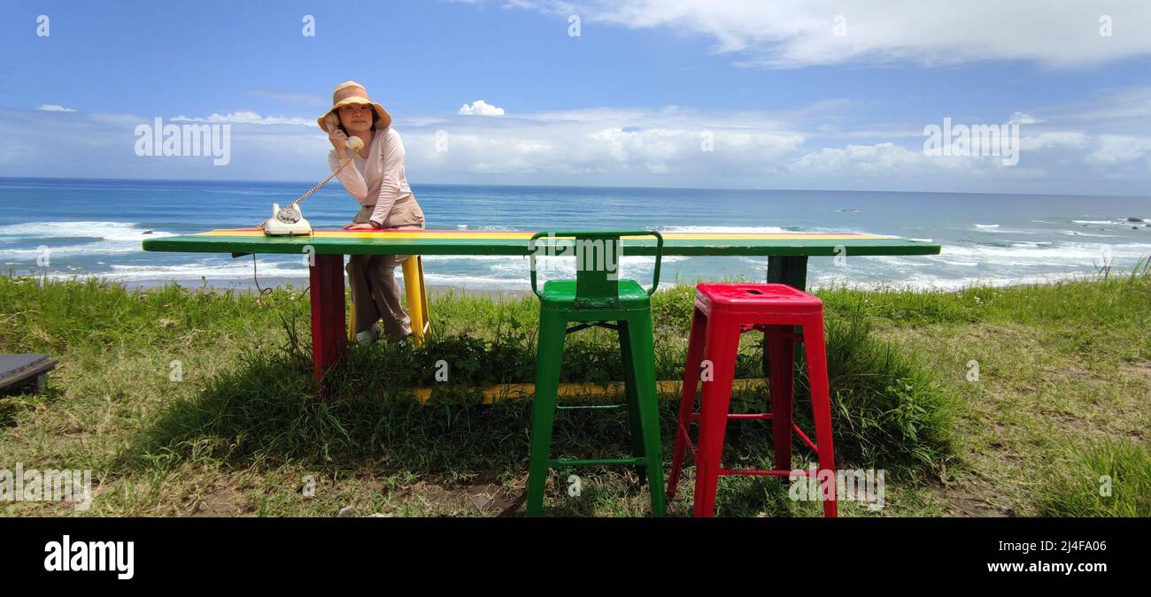 The Dulan Sea Viewing Platform, Taitung, enjoy the beautiful coastline ...