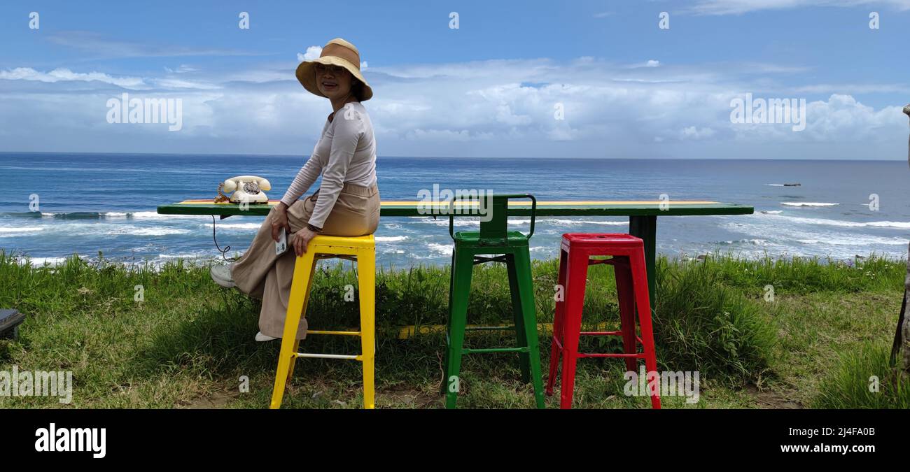 The Dulan Sea Viewing Platform, Taitung, enjoy the beautiful coastline ...