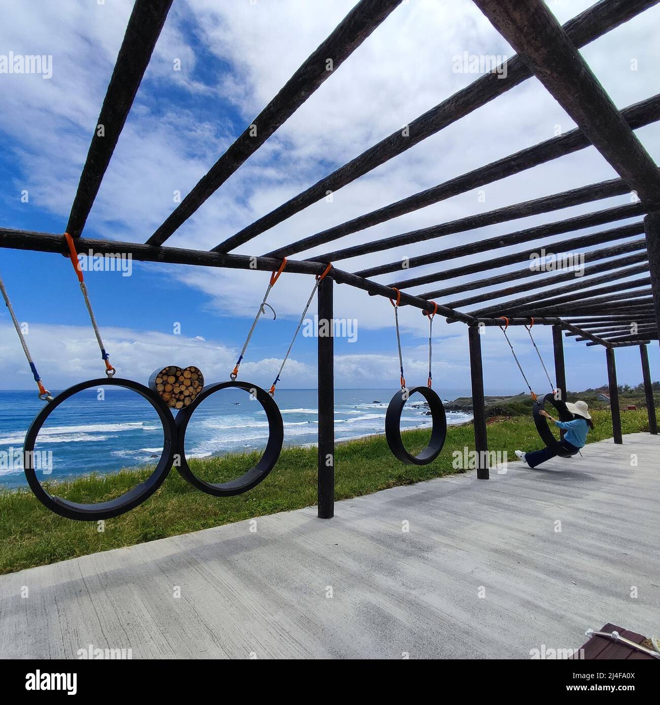 The Dulan Sea Viewing Platform, Taitung, enjoy the beautiful coastline ...