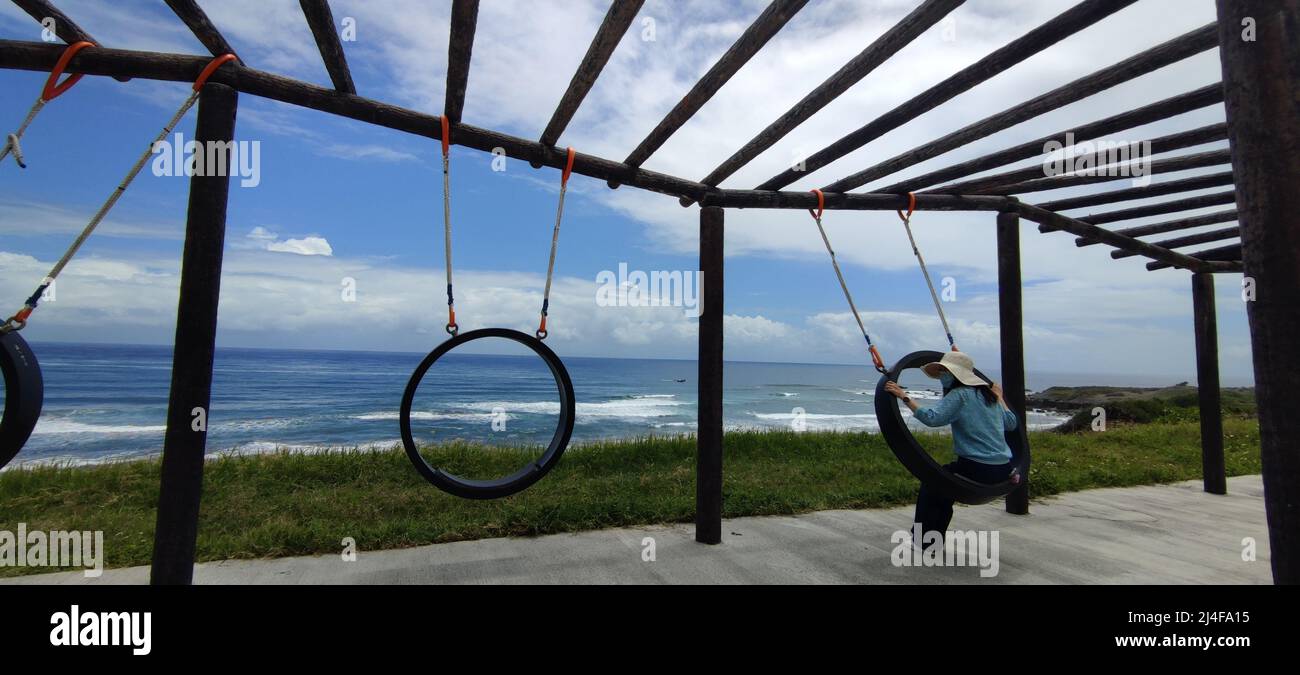 The Dulan Sea Viewing Platform, Taitung, enjoy the beautiful coastline ...