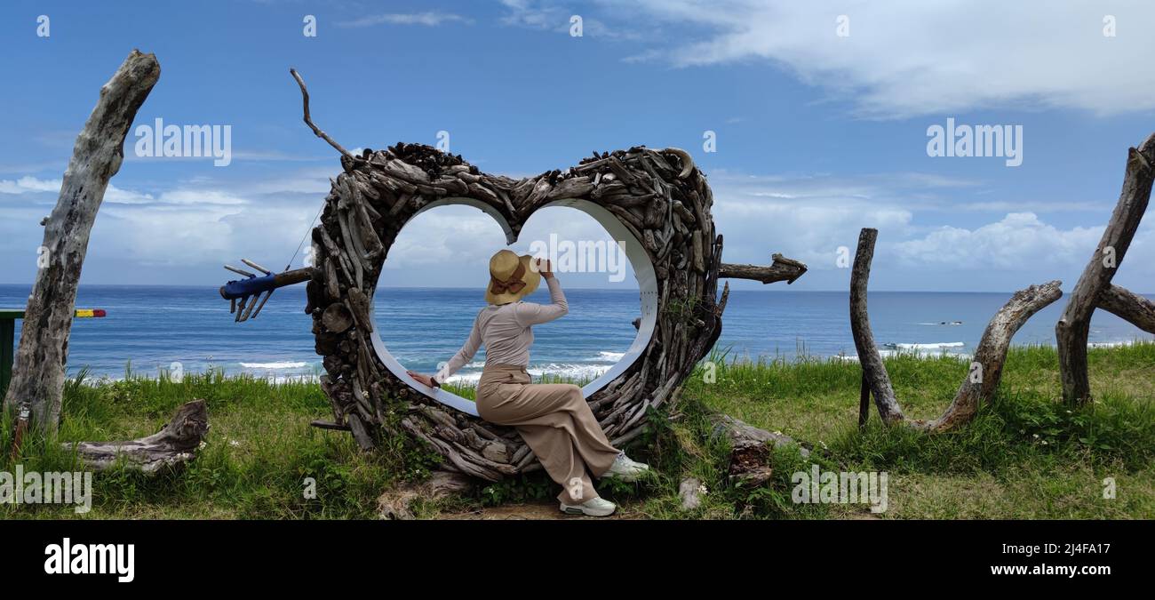 The Dulan Sea Viewing Platform, Taitung, enjoy the beautiful coastline ...