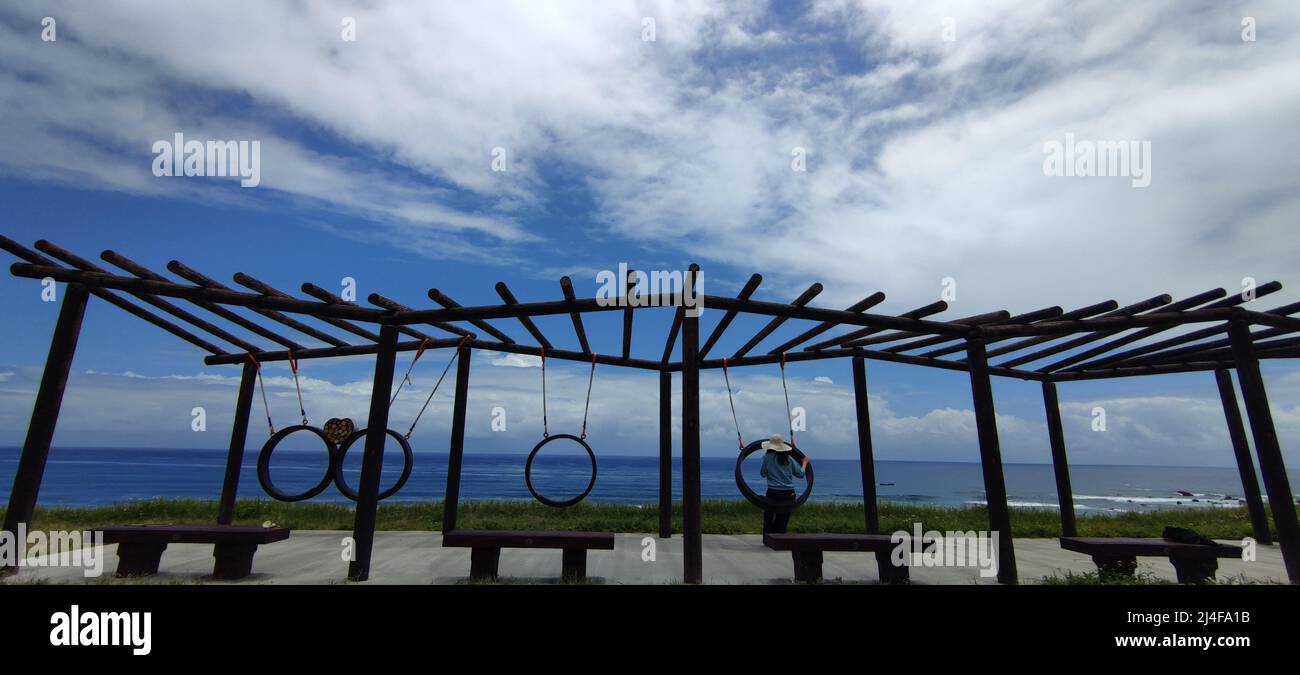 The Dulan Sea Viewing Platform, Taitung, enjoy the beautiful coastline ...