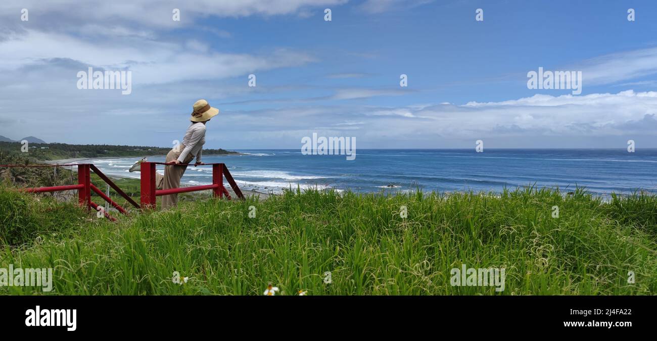 The Dulan Sea Viewing Platform, Taitung, enjoy the beautiful coastline ...