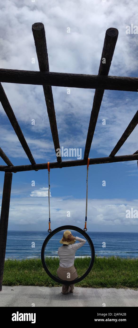 The Dulan Sea Viewing Platform, Taitung, enjoy the beautiful coastline ...