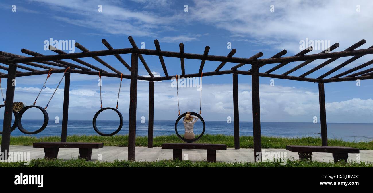 The Dulan Sea Viewing Platform, Taitung, enjoy the beautiful coastline ...