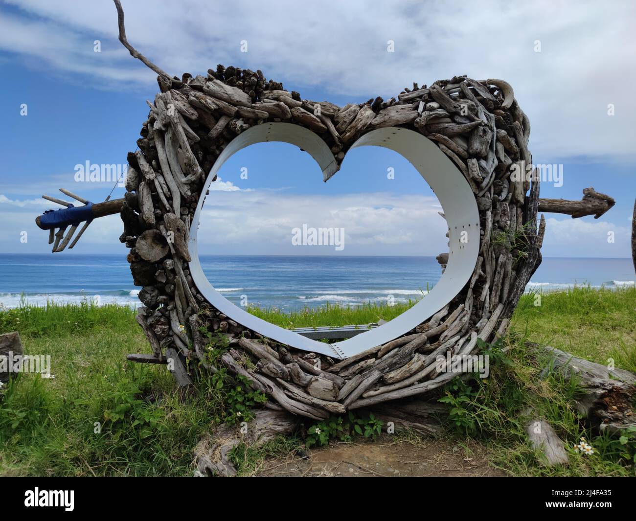 The Dulan Sea Viewing Platform, Taitung, enjoy the beautiful coastline ...