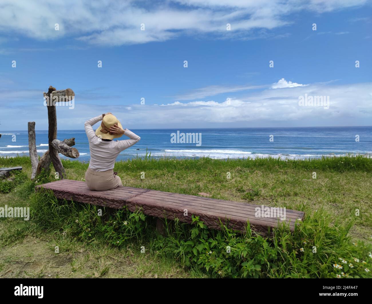 The Dulan Sea Viewing Platform, Taitung, enjoy the beautiful coastline ...