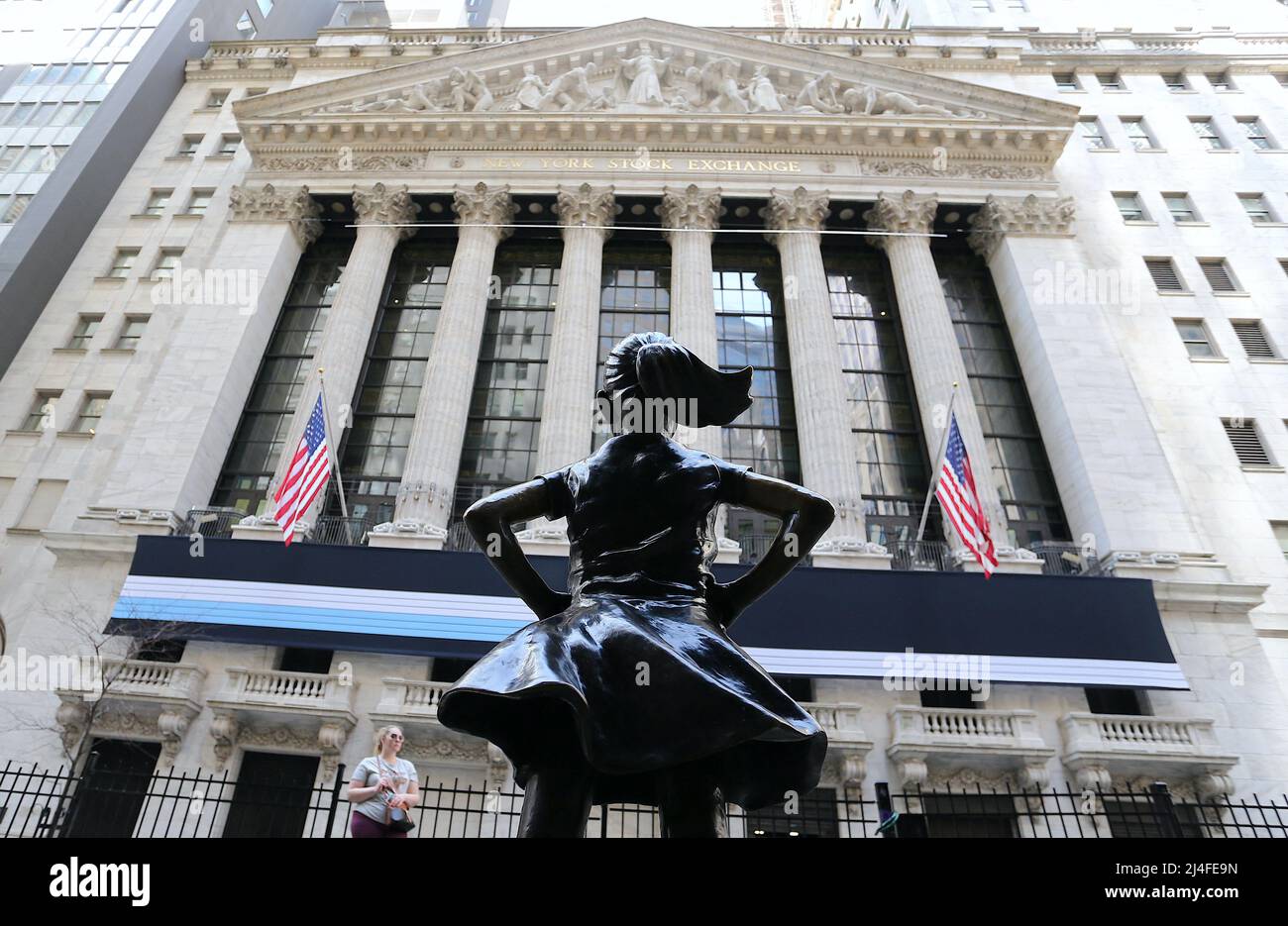 Famous fearless girl statue by Kristen Visbal next to the New York ...