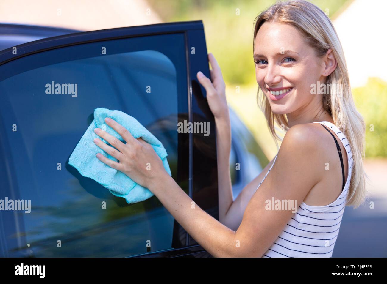 Car waxing woman hi-res stock photography and images - Alamy