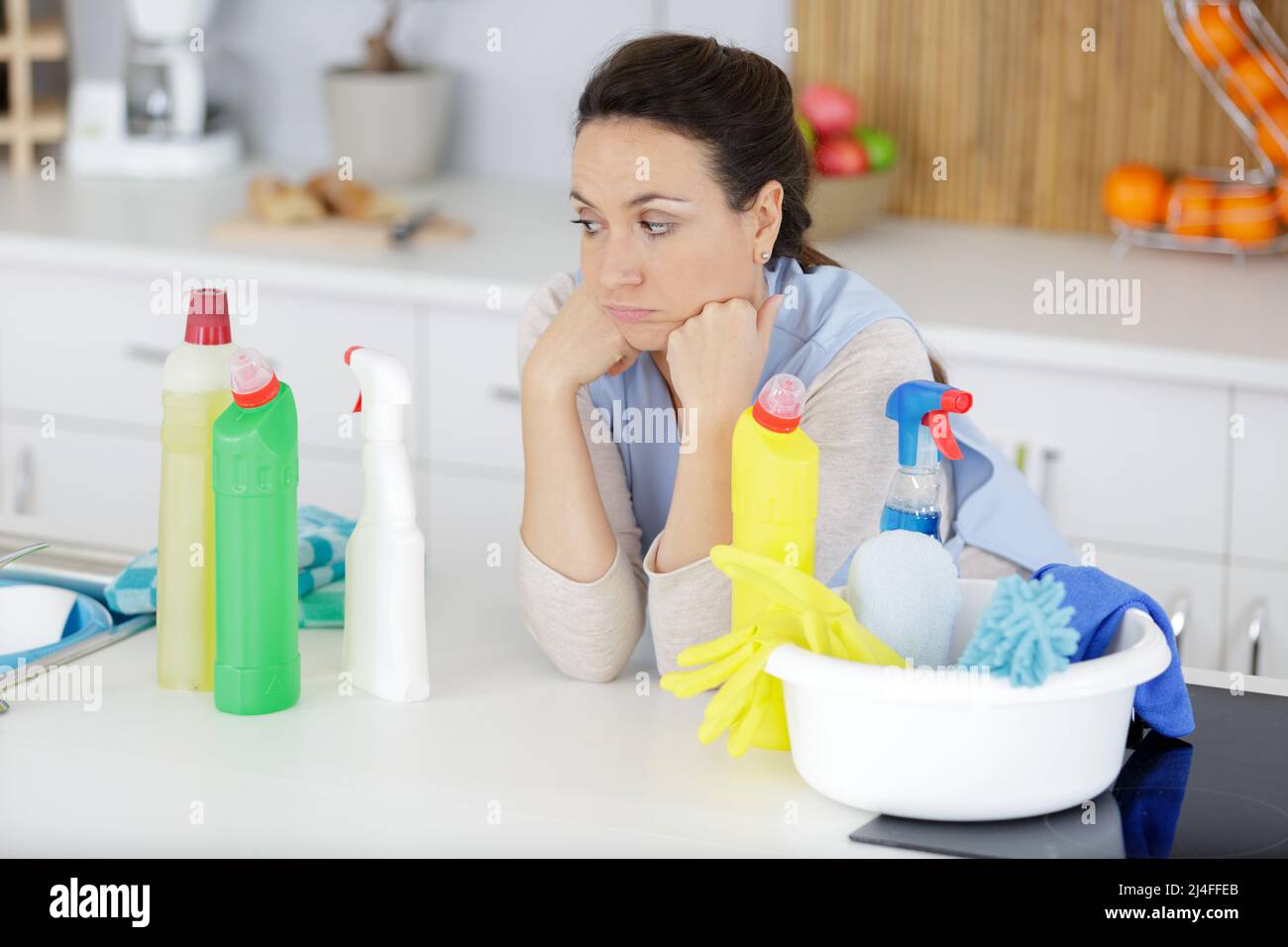 bored woman standing in a light kitchen interior Stock Photo - Alamy