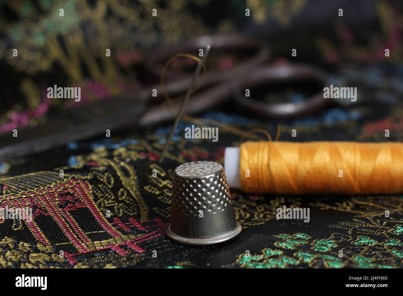 Chinese silk thread hi-res stock photography and images - Alamy