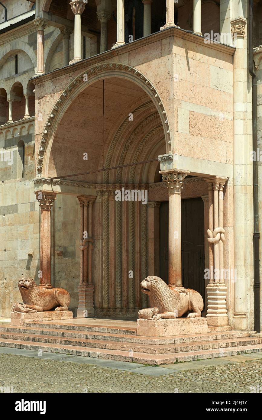 La Porta Regia - fianco sud - maestri campionesi - 1209/1231 - Modena ...