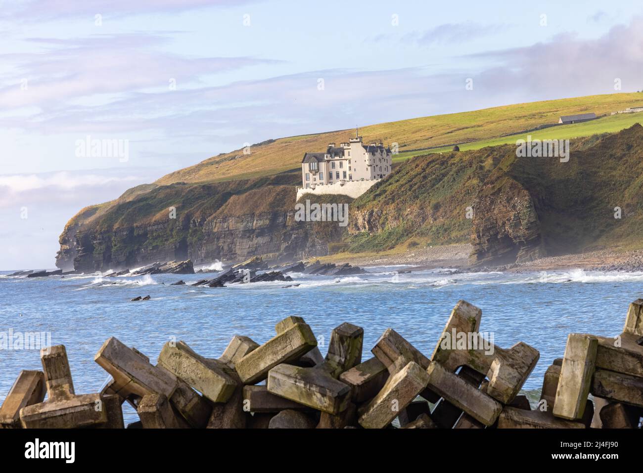 Dunbeath castle hi-res stock photography and images - Alamy
