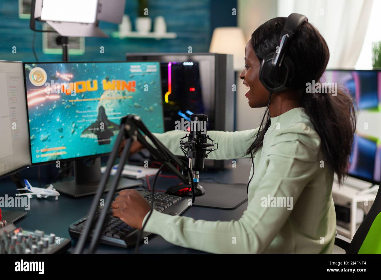 Pro gamer woman winning space shooter videogames tournament talking ...