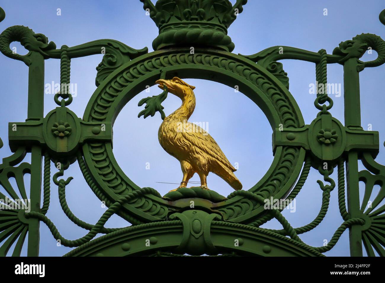 Liverpool Liver Bird, Golden Liver Bird Stock Photo - Alamy