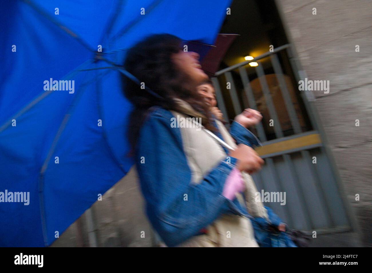 Viterbo, Italy 08/10/2005: ragazze sotto l'ombrello - girls with ...