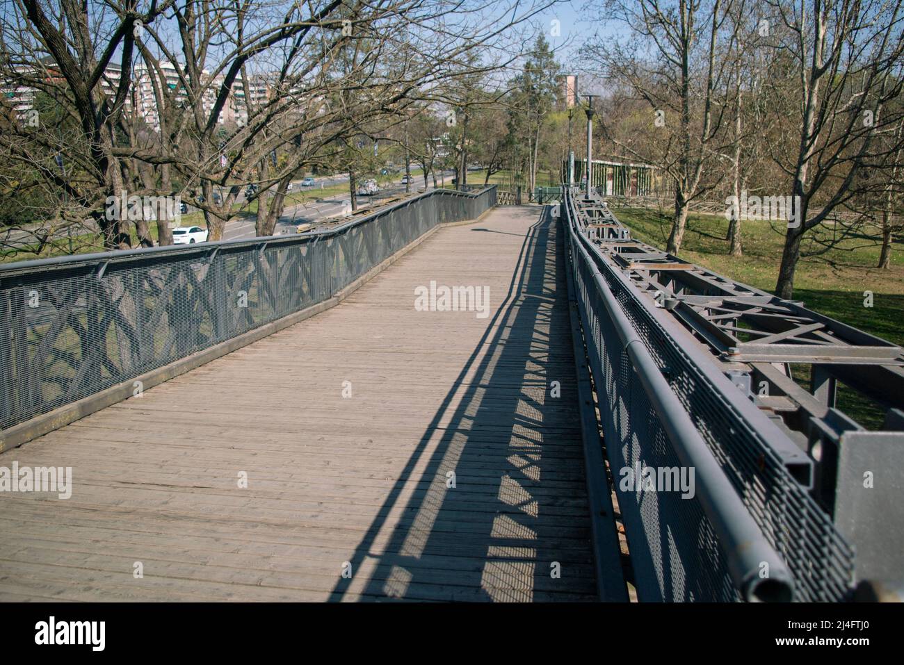 pedestrian walkway architecture: steel walkway with truss and walkway ...