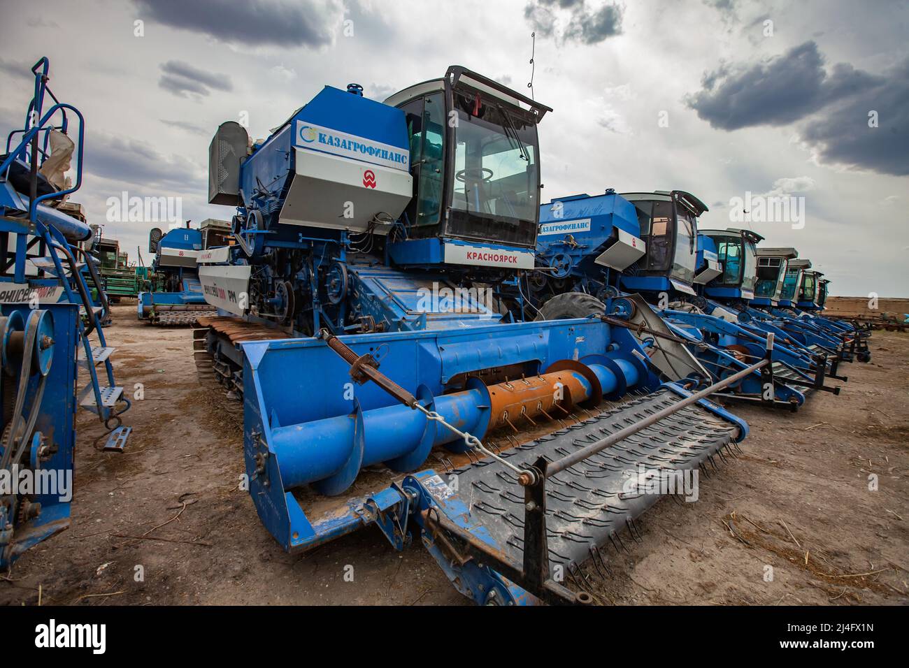 Seeding machines hi-res stock photography and images - Alamy