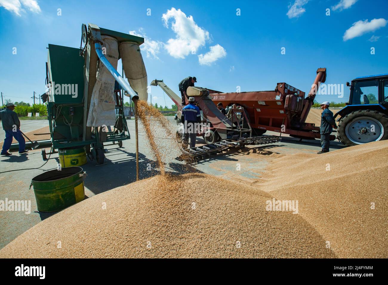 Winnower team hi-res stock photography and images - Alamy