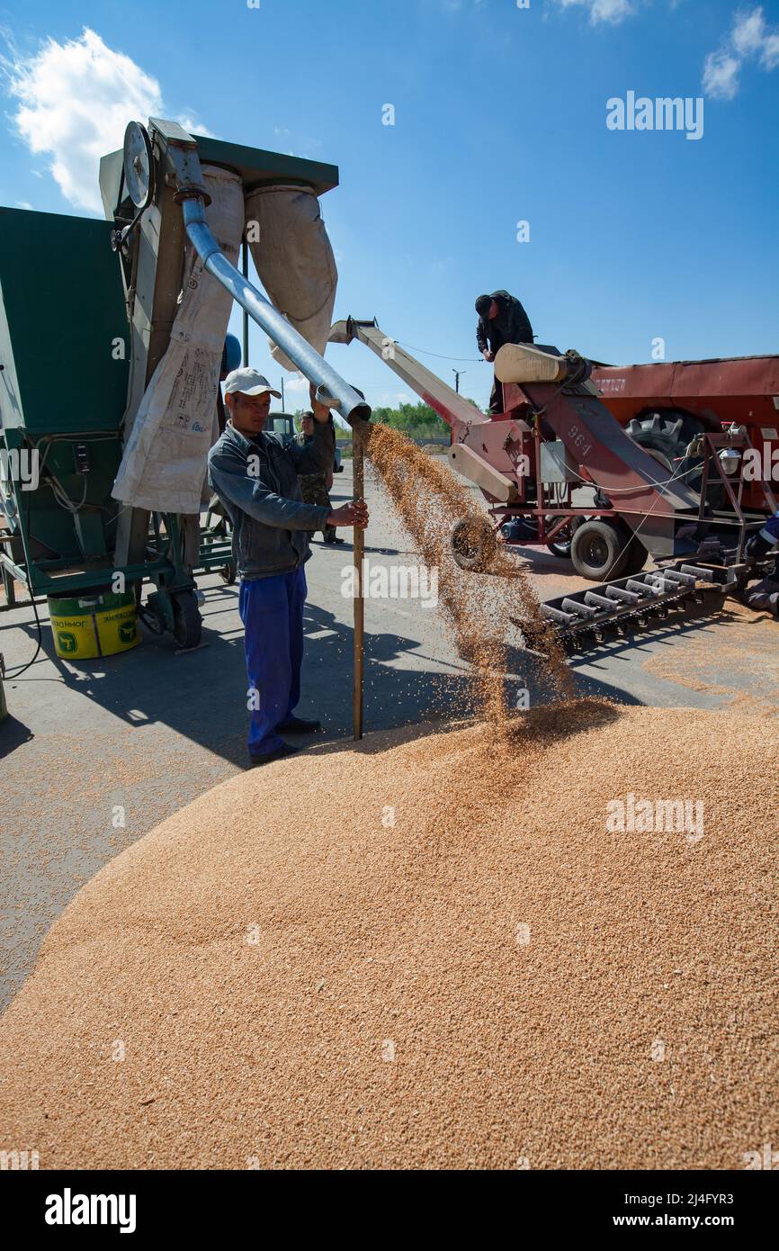 Winnowing machine hi-res stock photography and images - Alamy