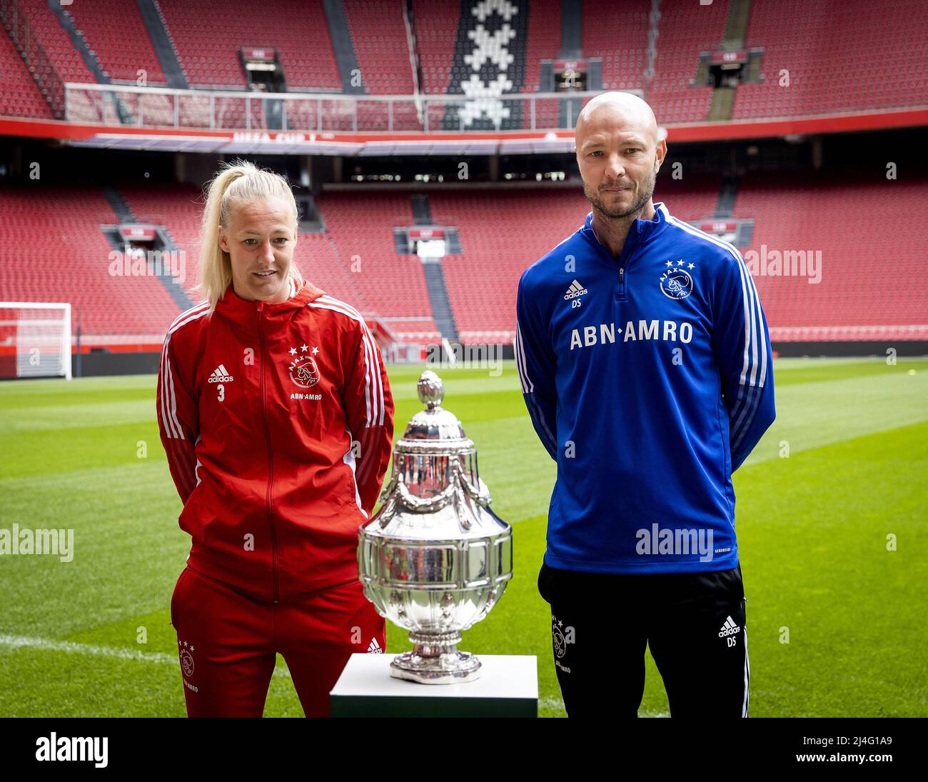 AMSTERDAM - Ajax women coach Danny Schenkel and Stefanie van der Gragt ...