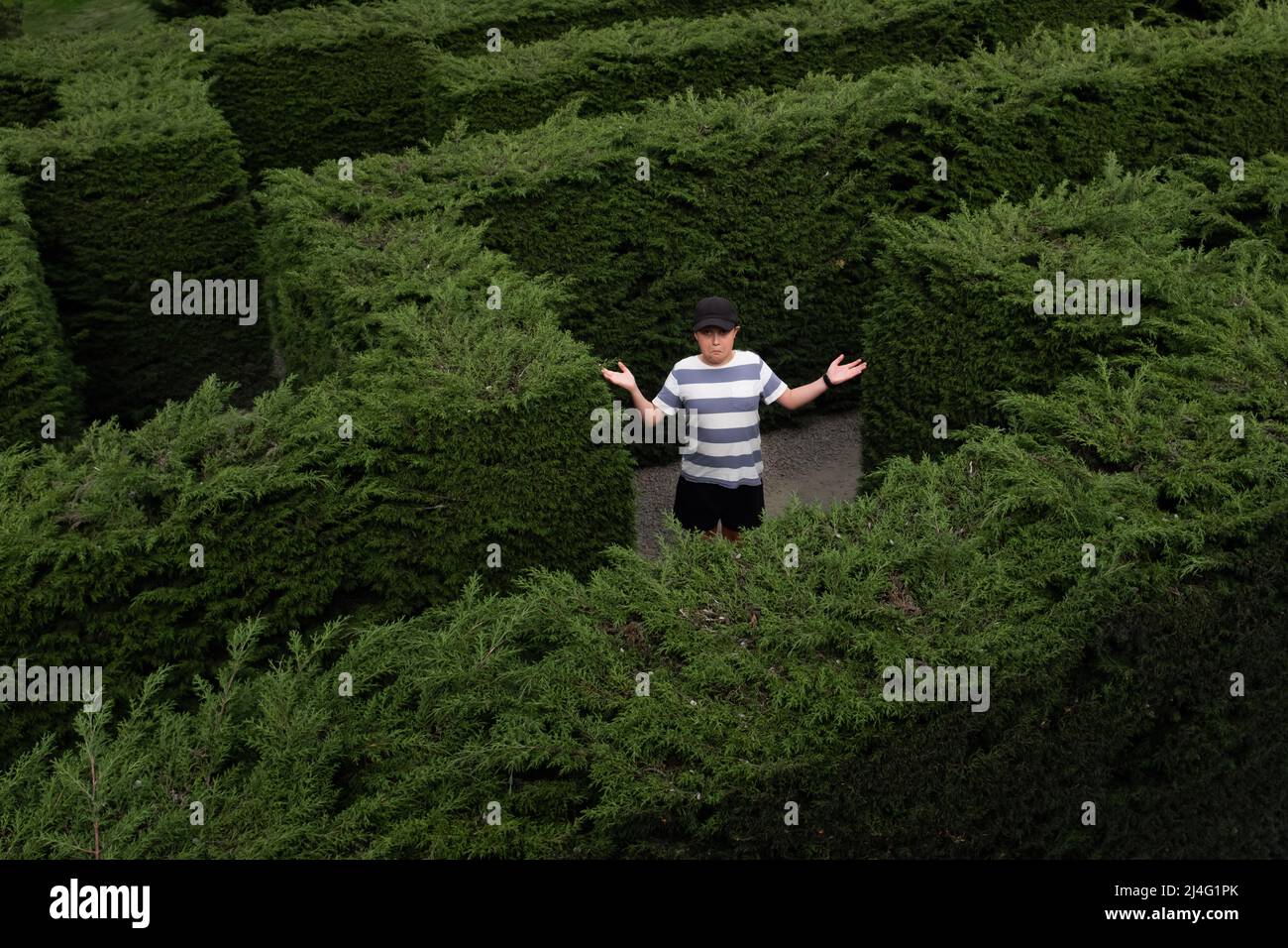Man in the maze hi-res stock photography and images - Alamy