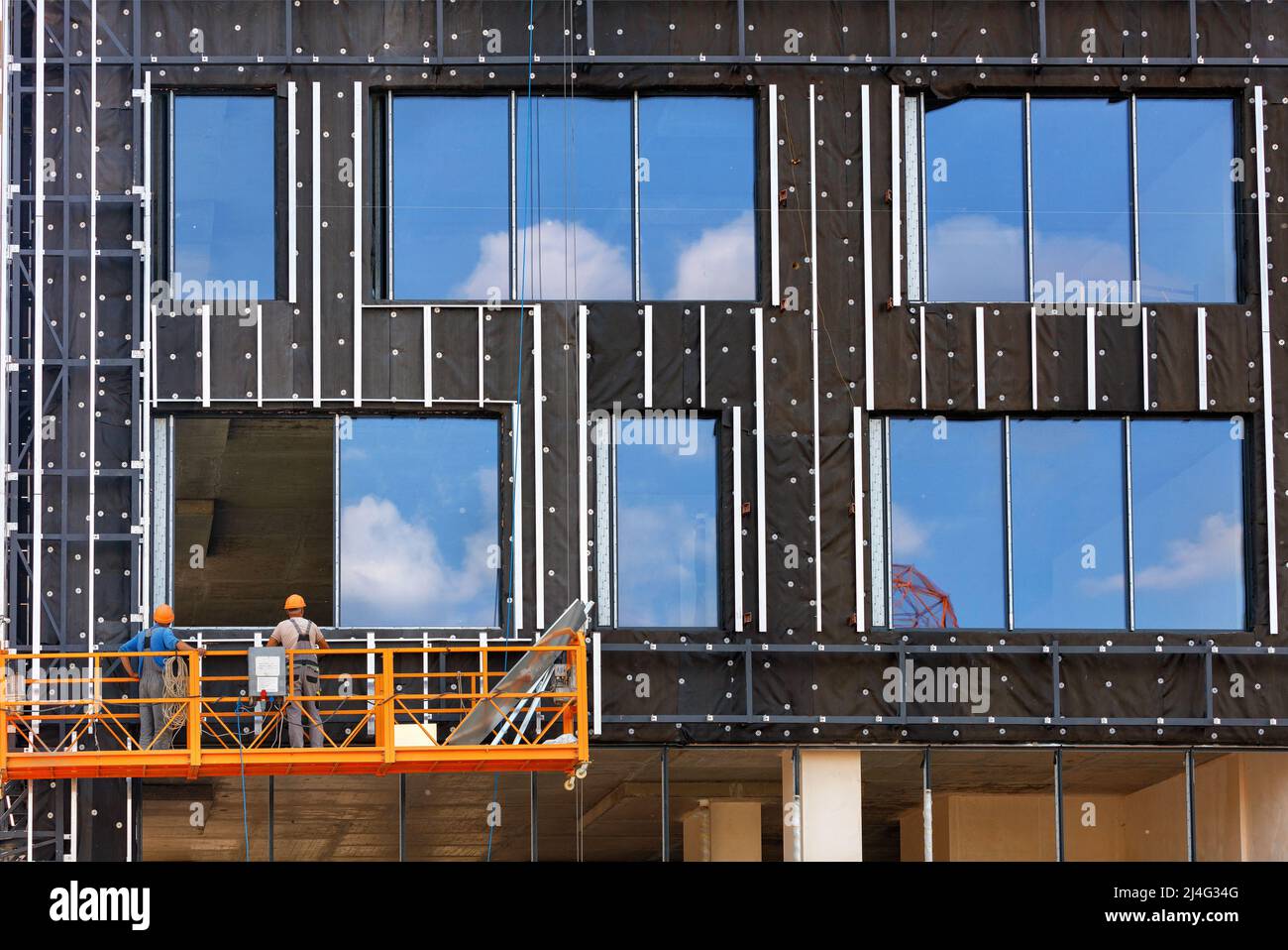 Insulation of the walls of a building under construction and ...