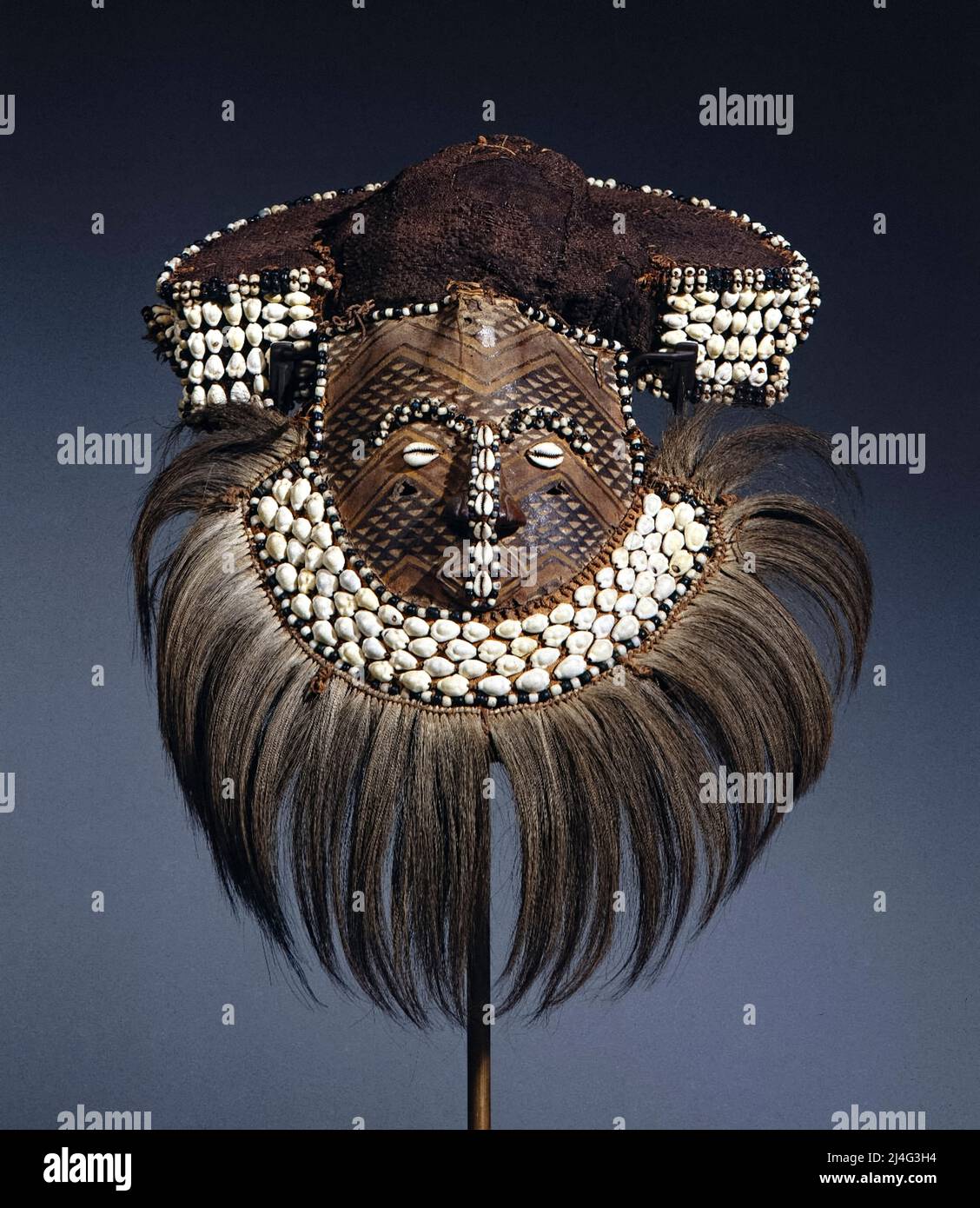 Mask (Mwaash aMbooy) from the the Kuba kingdom in the Kasaï Province ...
