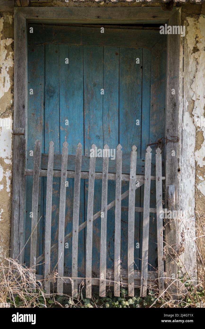 Rustic doors hi-res stock photography and images - Alamy