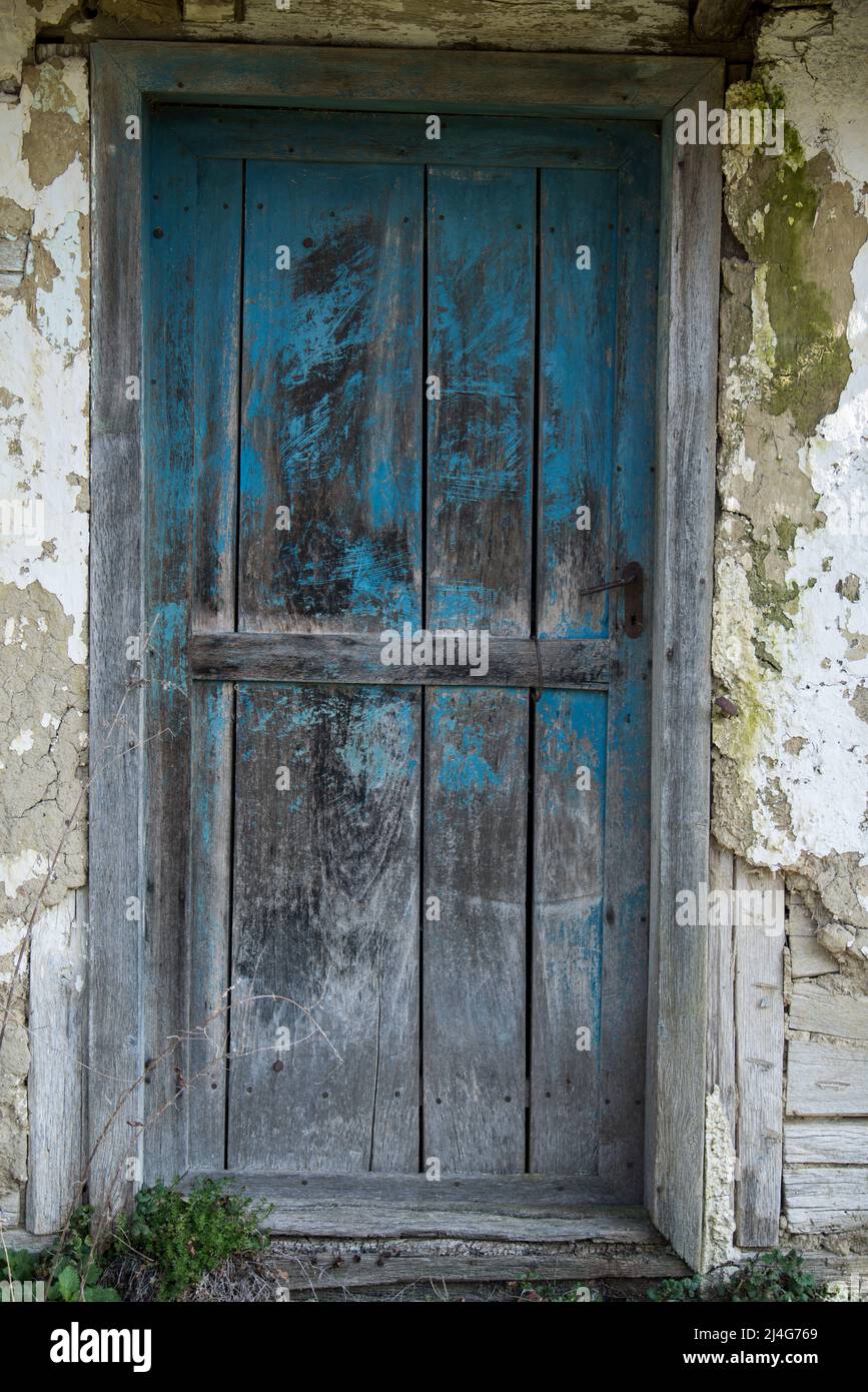 Rustic doors hi-res stock photography and images - Alamy