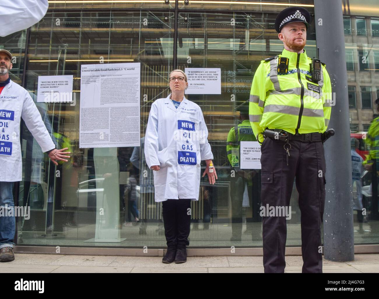 Scientist rebellion protest hi-res stock photography and images - Alamy